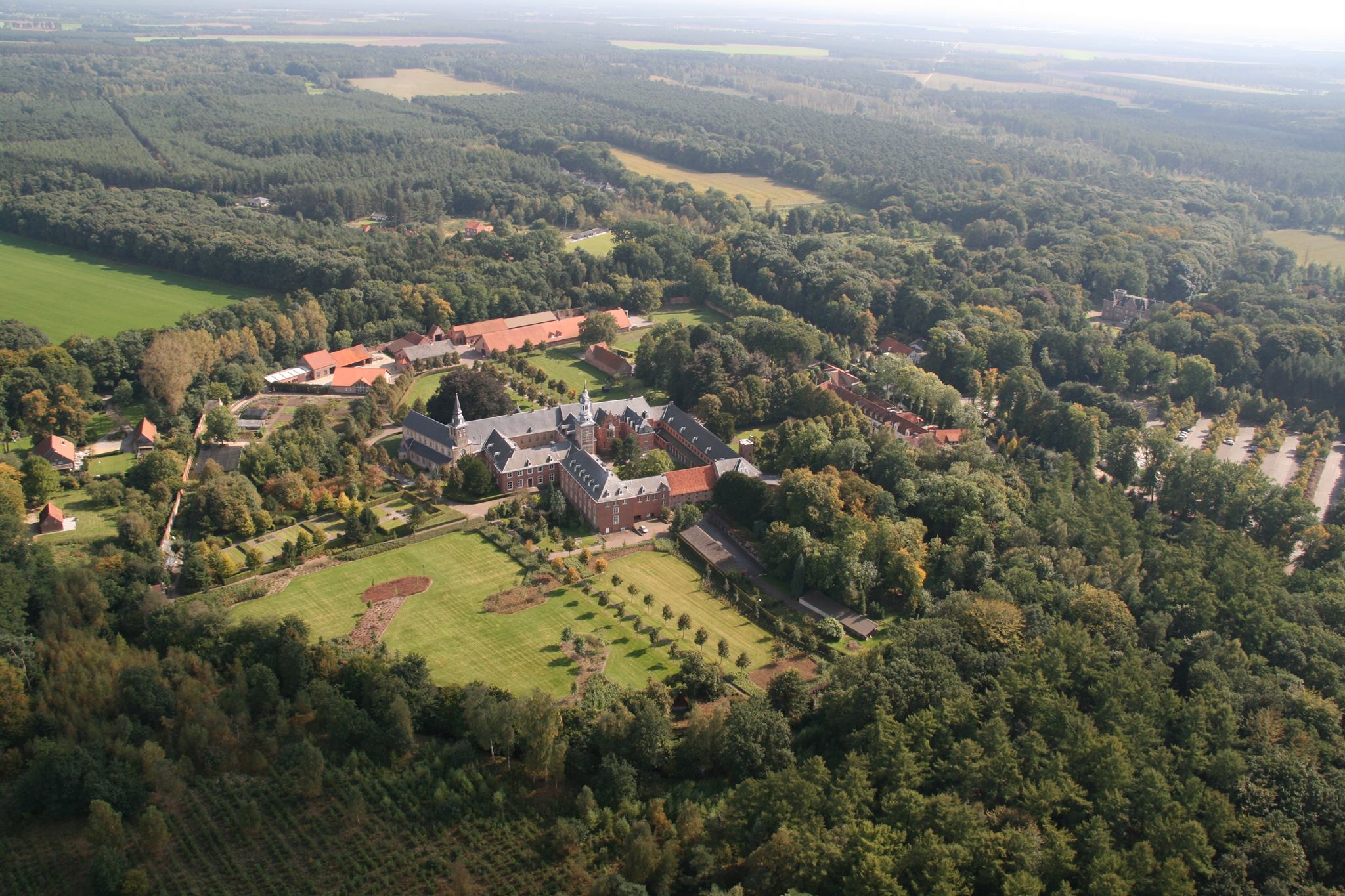 Terug gidstochten in Postelse Norbentijnenabdij - Geel FM