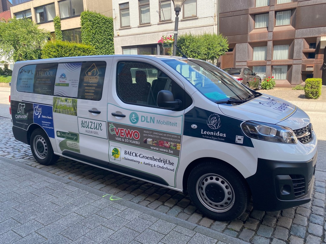 Extra busje om leerlingen te vervoeren - Geel FM