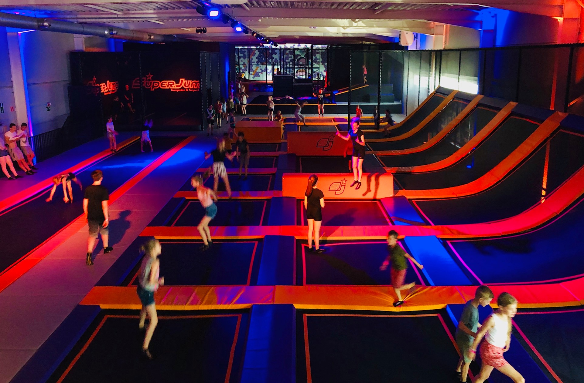 35 uren non-stop open Superjump for life - Geel FM